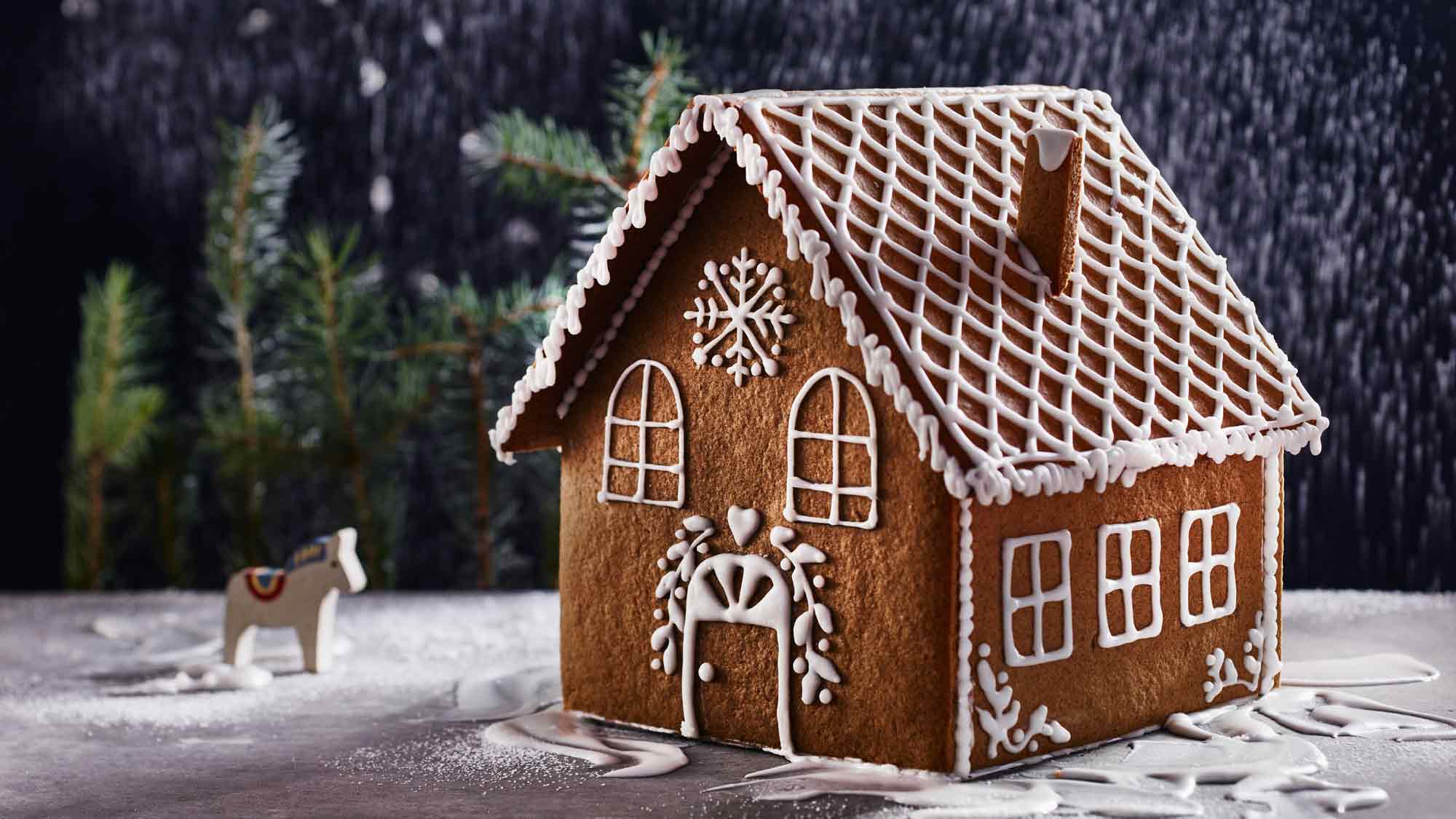 Gingerbread House Recipe | McCormick Christmas Dessert | McCormick ...