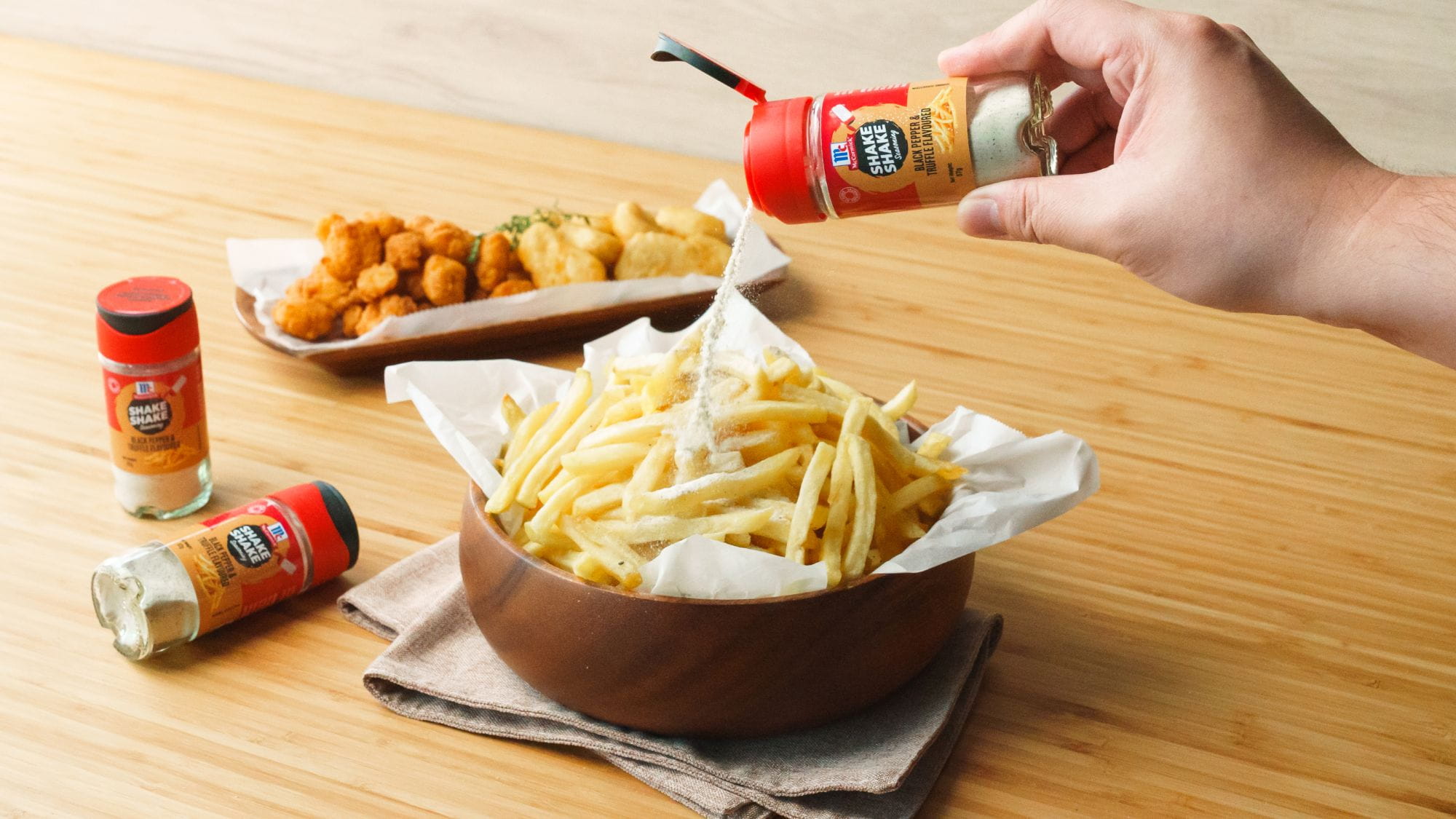 McCormick® Shake Shake Black Pepper & Truffle Flavoured Seasoning ...