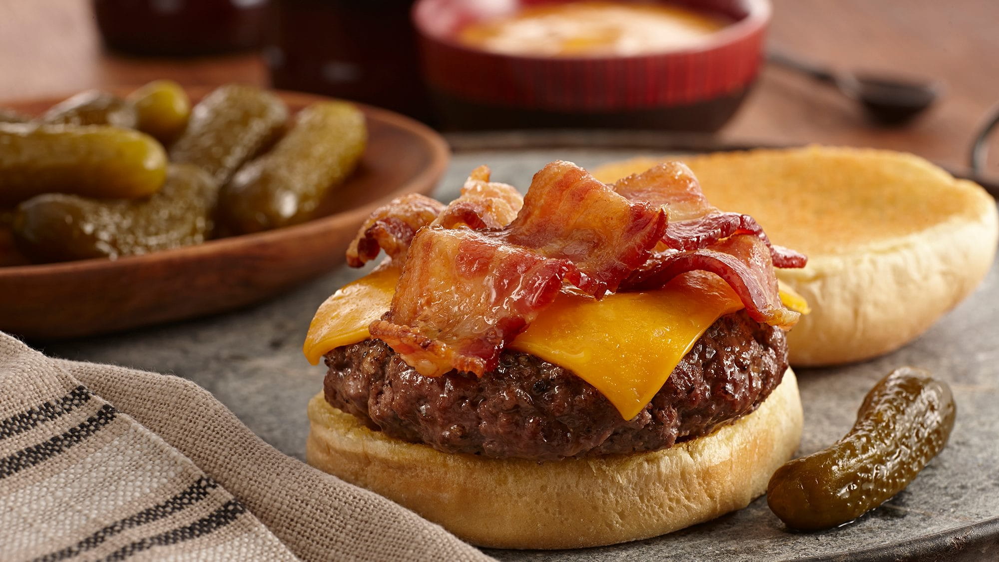 MONTREAL STEAK BACON CHEESEBURGERS | McCormickAsia.com