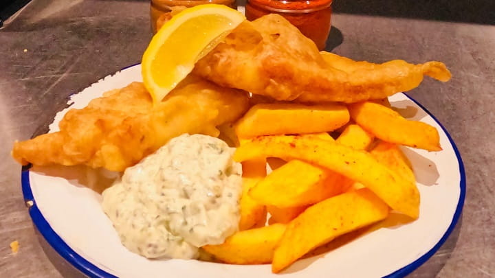 Old Bay Battered Fish with Schwartz Sriracha Chips | McCormick Flavour ...
