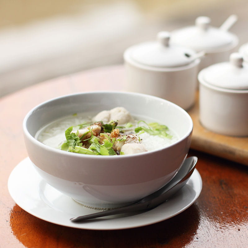 Recette de Soupe de riz aux Boulettes de porc | Thai Kitchen